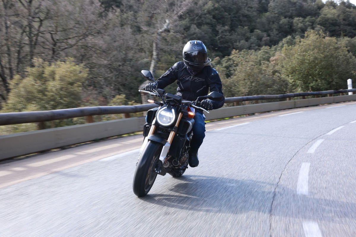 2024 Honda CB650R Review: Is E-Clutch A Gamechanger? | Visordown